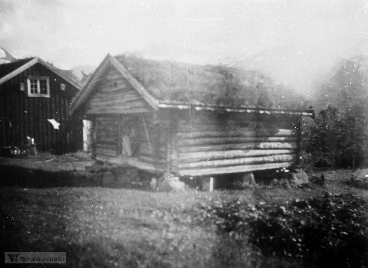Stabburet på Bjørbakken, Eresfjord. 1948 - Romsdalsmuseet / DigitaltMuseum