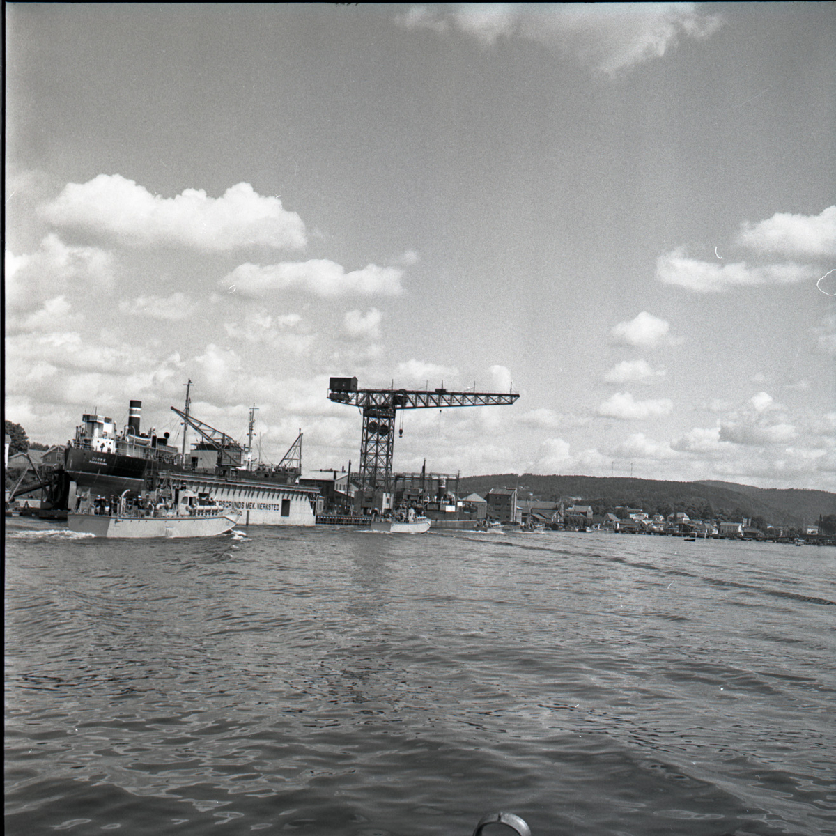 Samlefoto: Elco-klasse MTB-er gjennom Bandak-kanalen i juli 1953 ...