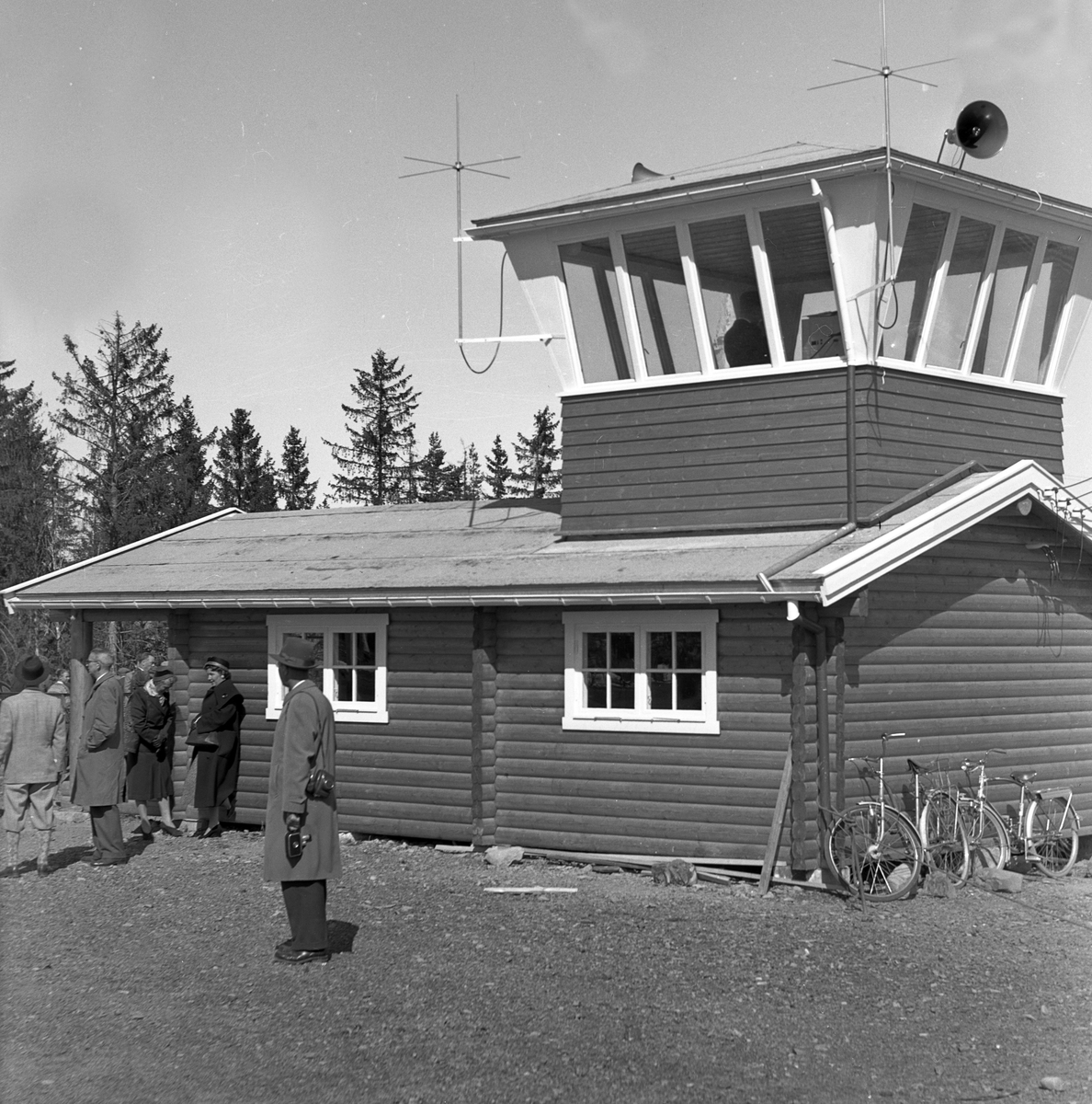 Serie. Hamar flyplass. Et fly fra Braathen SAFE, type Heron, står på ...