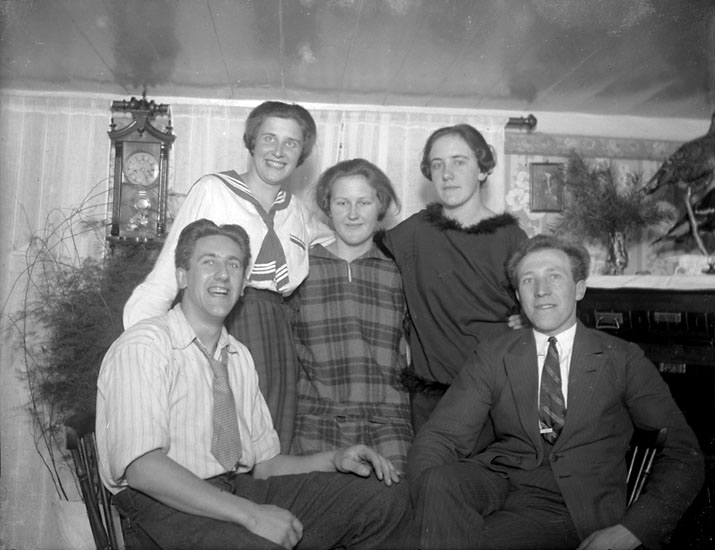 Enligt senare noteringar: "Här är Johan hemma hos sin pappa Patrik ...