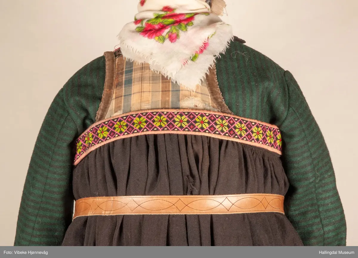 Bunad - Hallingdal Museum / DigitaltMuseum