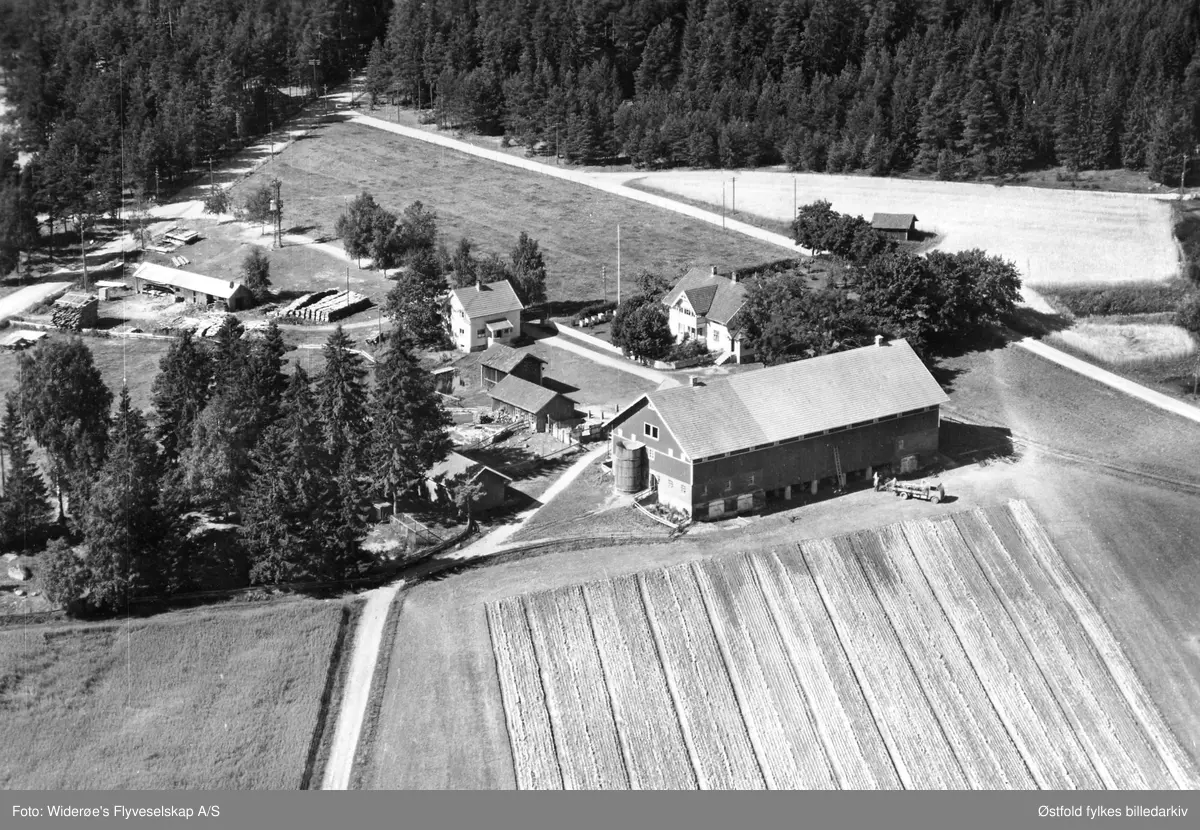 Flyfoto av Langebrekke gård i Eidsberg 1950. - Østfold fylkes ...