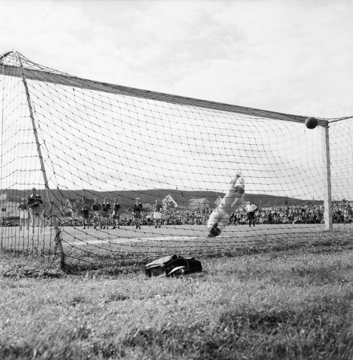 Vardens arkiv. "Pors - Viking 4 runde, 1-3" 23.08.1953 - Telemark ...