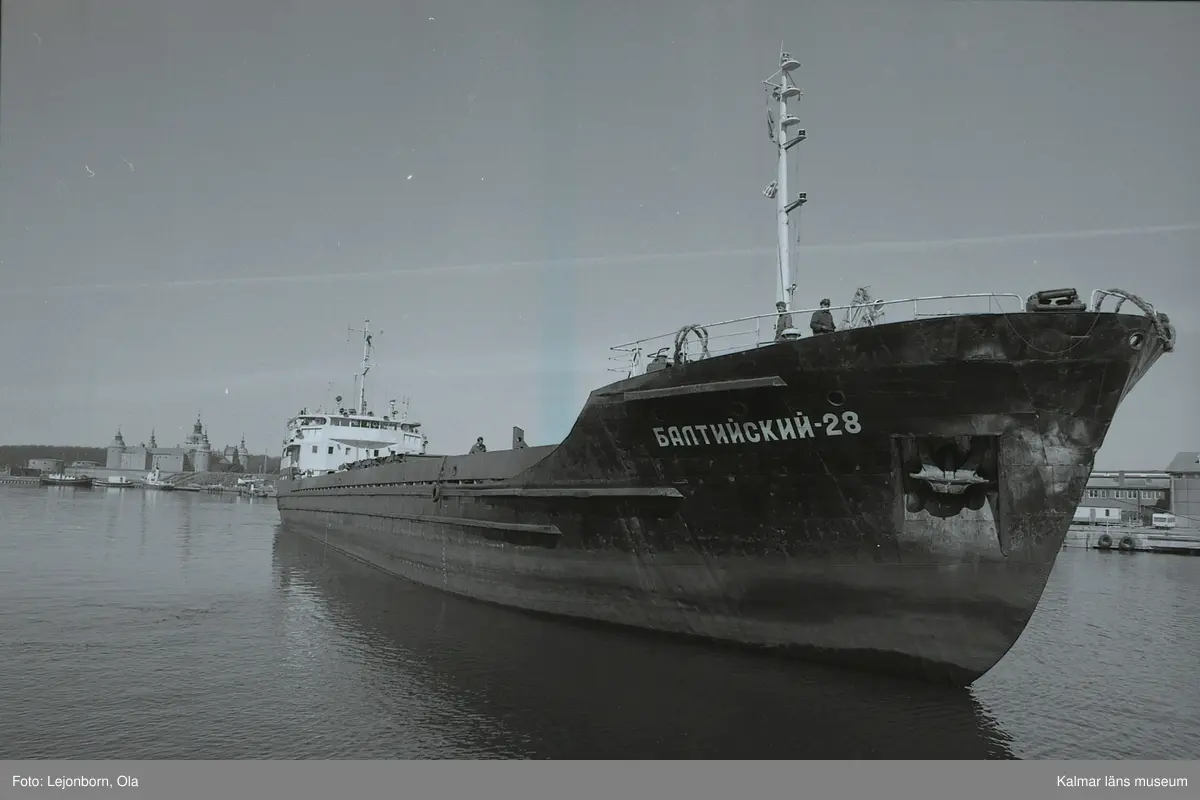Lastfartyget Baltysky angör Kalmar hamn. - Kalmar läns museum ...