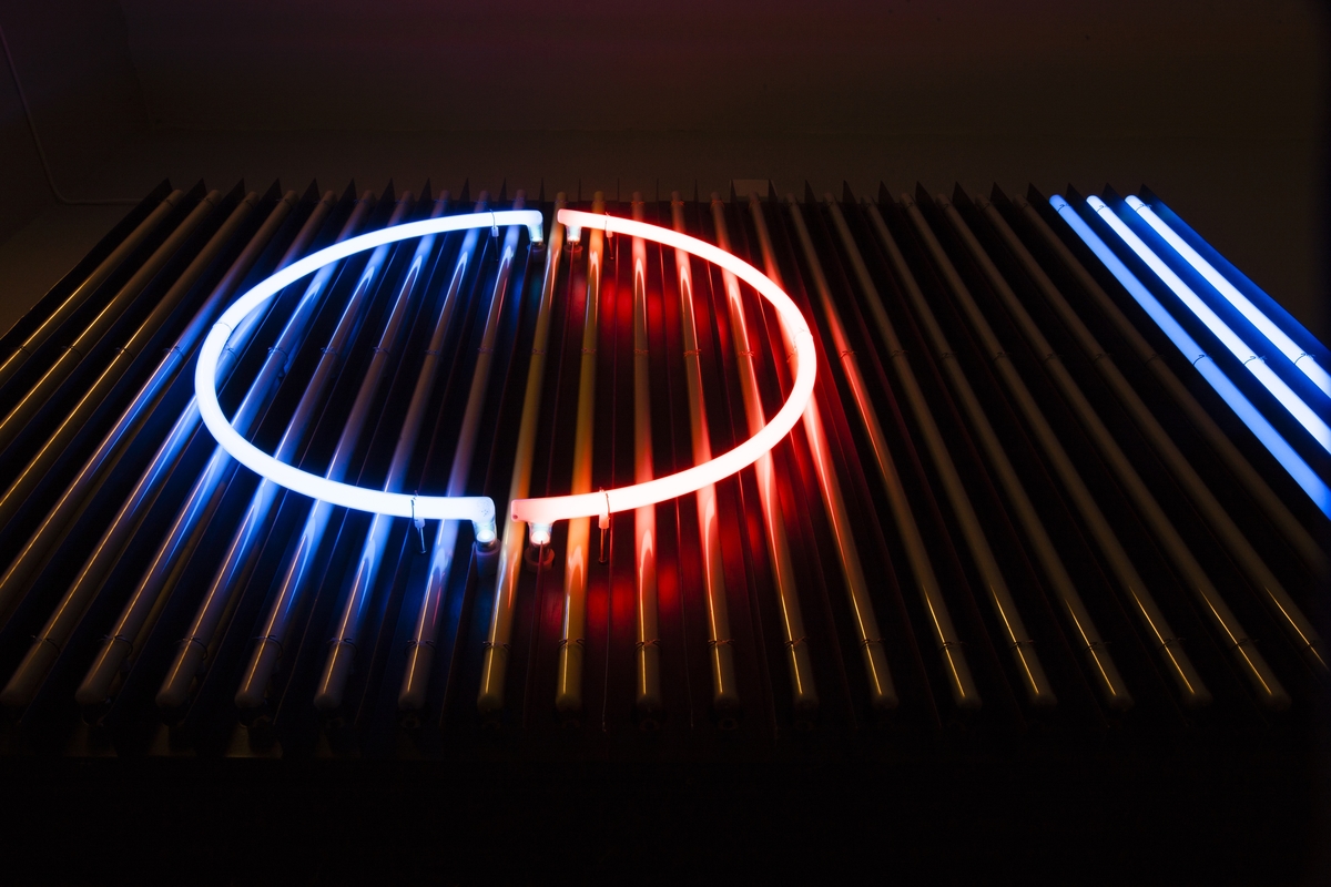 The Sami Peoples Flag in Neon [Lysinstallasjon] - KORO / DigitaltMuseum