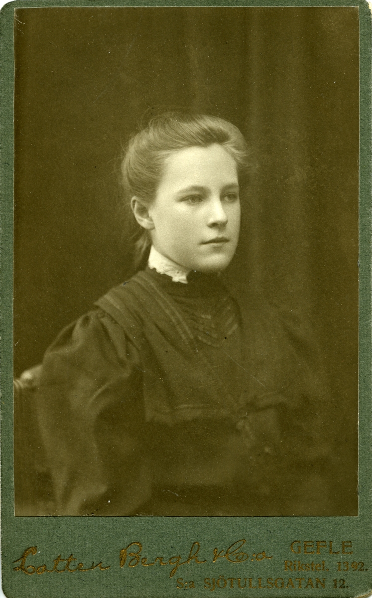 Anna Larsdotter, Hemlinggrind, en kusin till Elna Brundin. - Länsmuseet ...