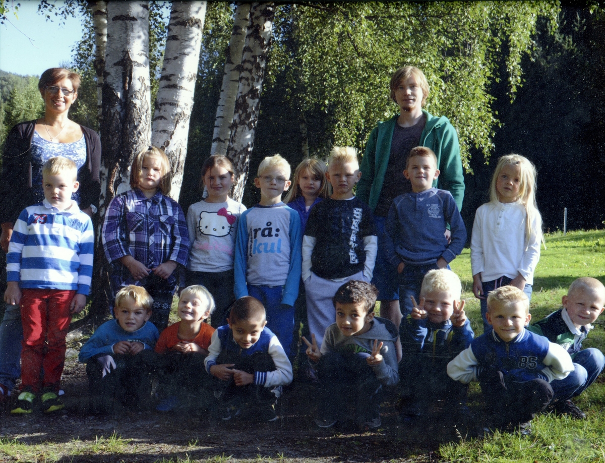 Klassebilete frå Herad skule. 1. klasse 2013? 1. rekkje frå v.: Emil ...
