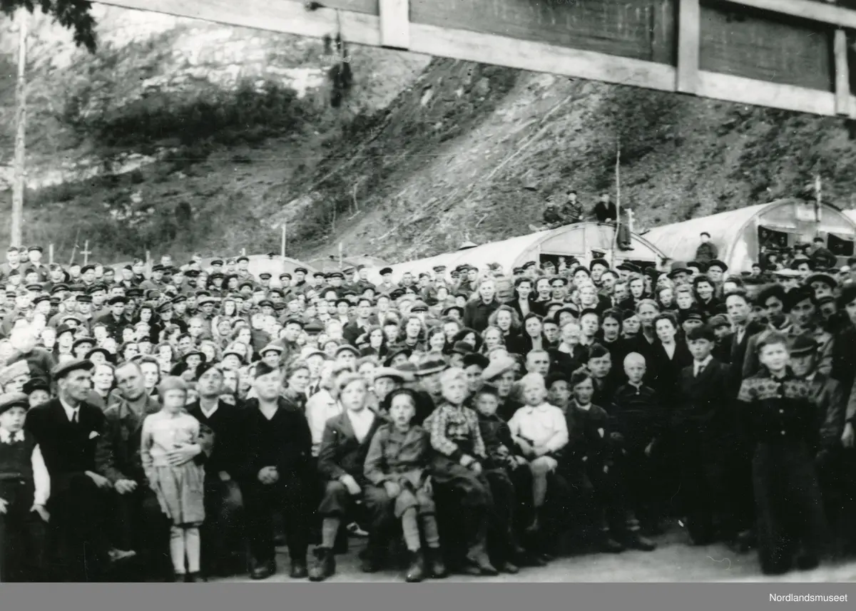 AVSKJEDSFEST I FANGELEIREN. - Nordlandsmuseet / DigitaltMuseum