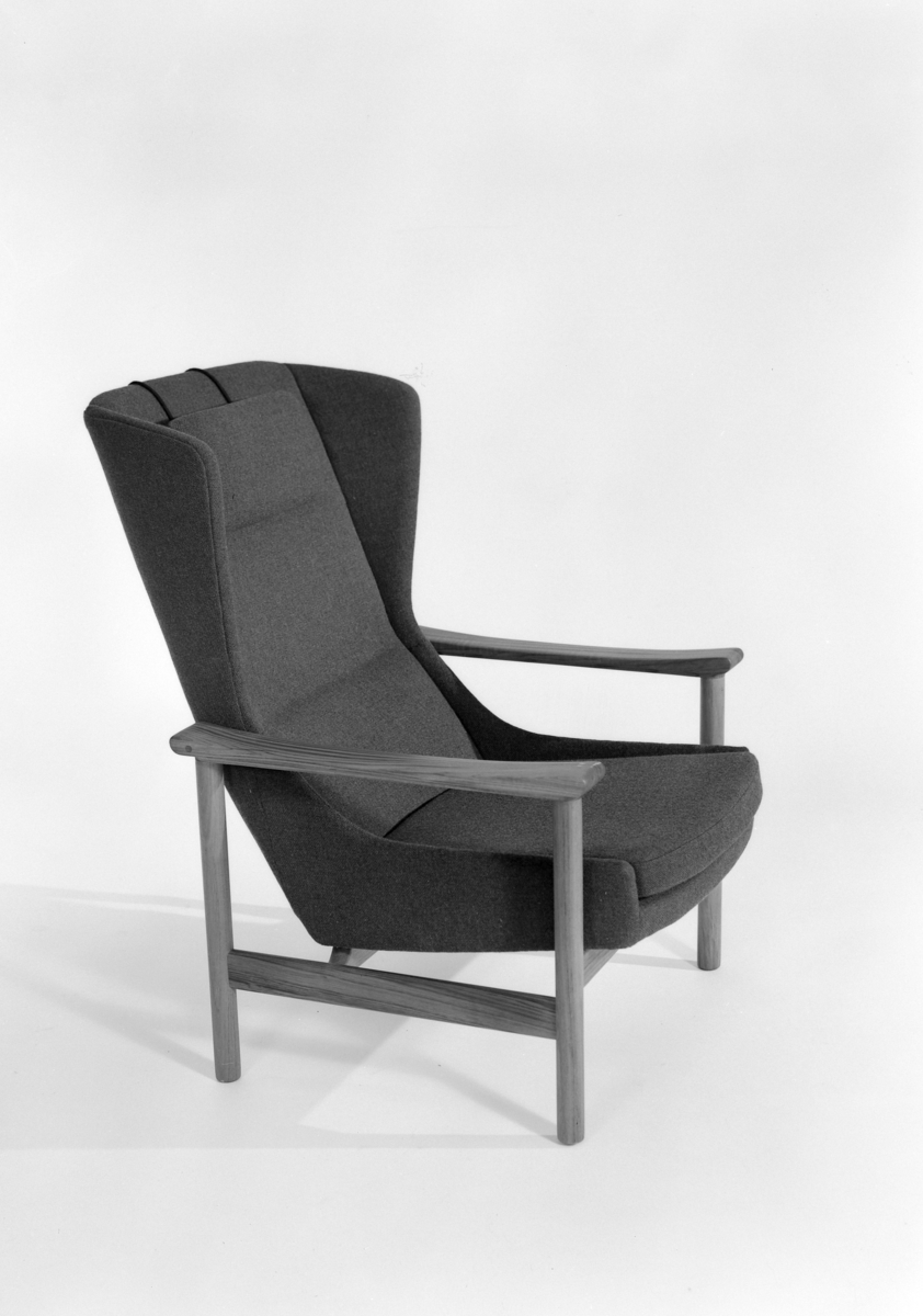 Lenestol/ ørelappstol. - Møbelmuseet / DigitaltMuseum