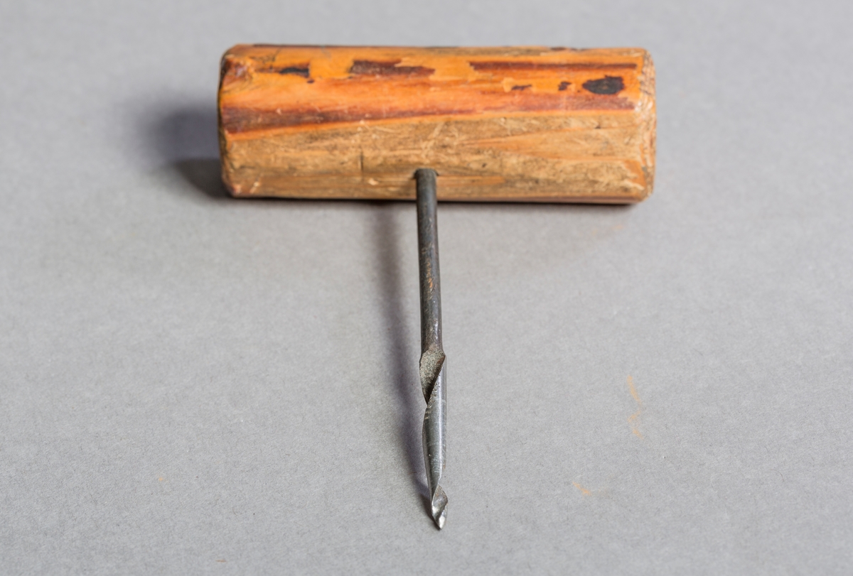 Håndborr - Museene i Akershus / DigitaltMuseum