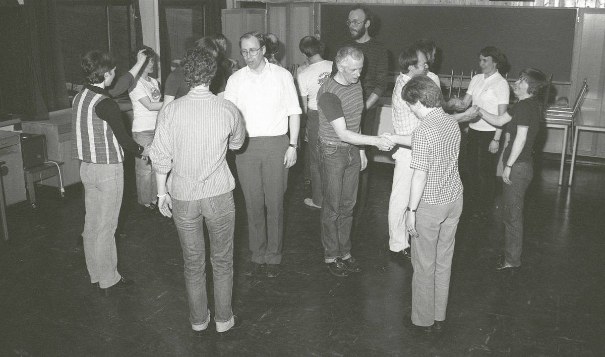 Trysil-Knut dans og spelmannslag. Hallingdans, felespill, dans og lek. - Anno Trysil Engerdal ...