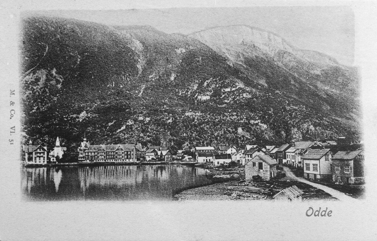 Odda sentrum med Brotateigen, Grand Hotel og Hotel Hardanger ...