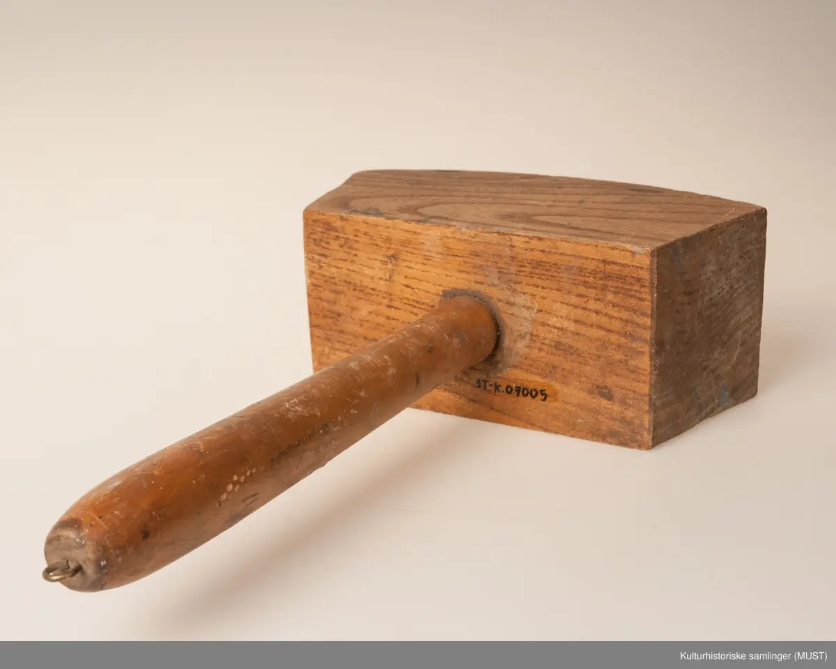 Klubbe - Kulturhistoriske samlinger (MUST) / DigitaltMuseum