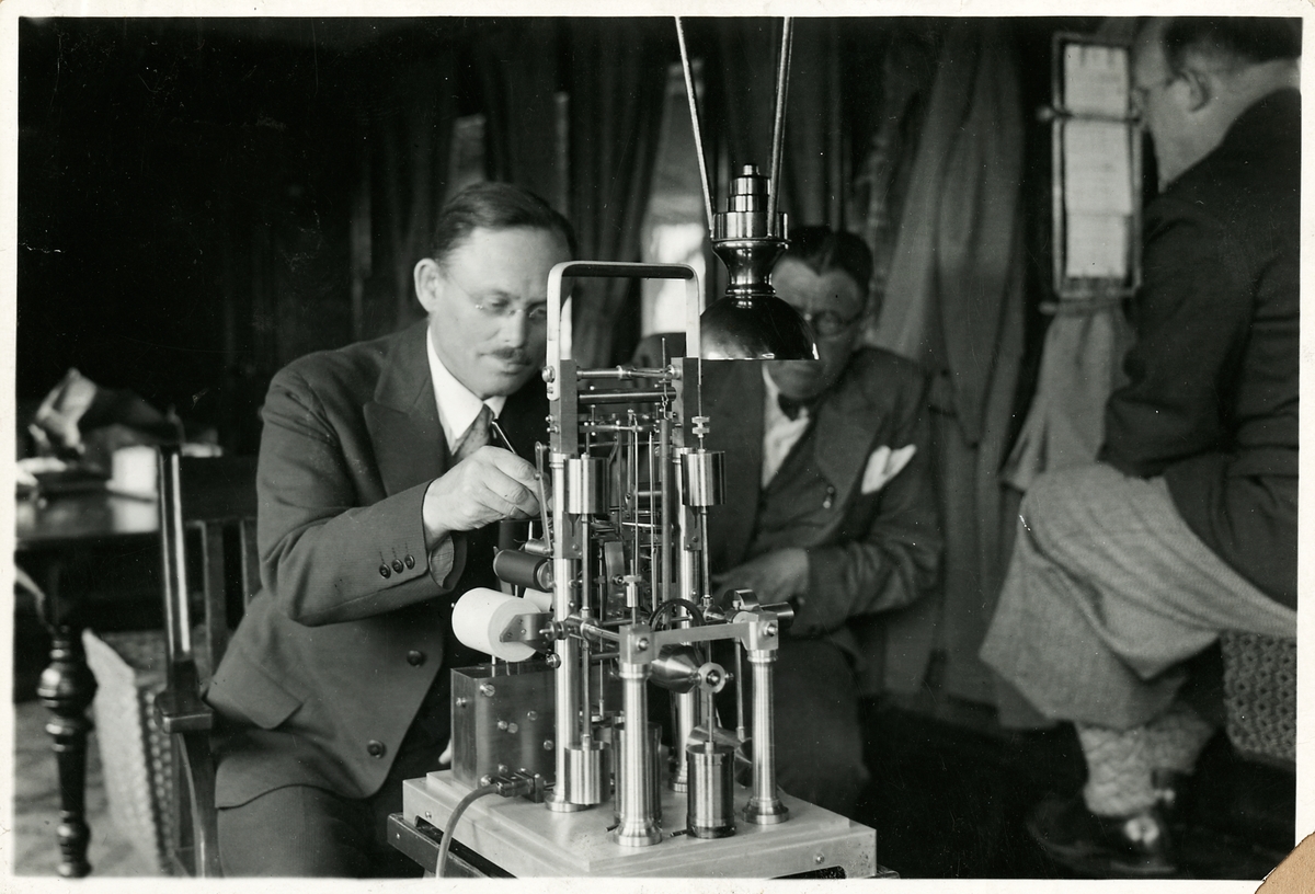 Från vänster; Byrådirektör Pramberg, Bokhållare Persson och Ingenjör ...