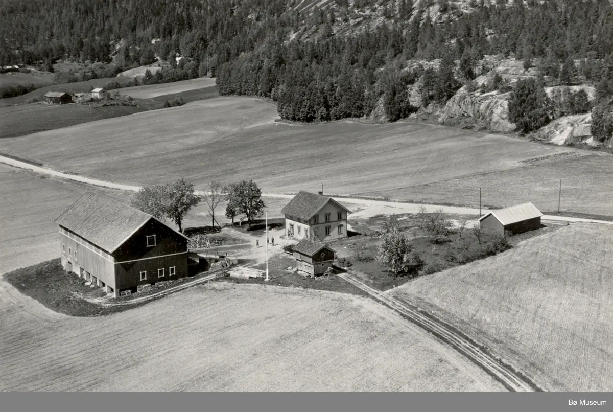 Flyfoto av Hegna 13. juni 1958. - Bø Museum / DigitaltMuseum