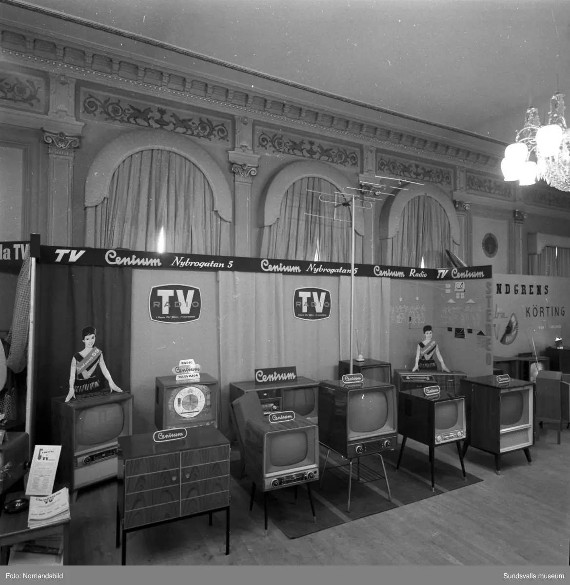 Centrum Radio visar sina radio- och tv-apparater i en monter på W6 ...