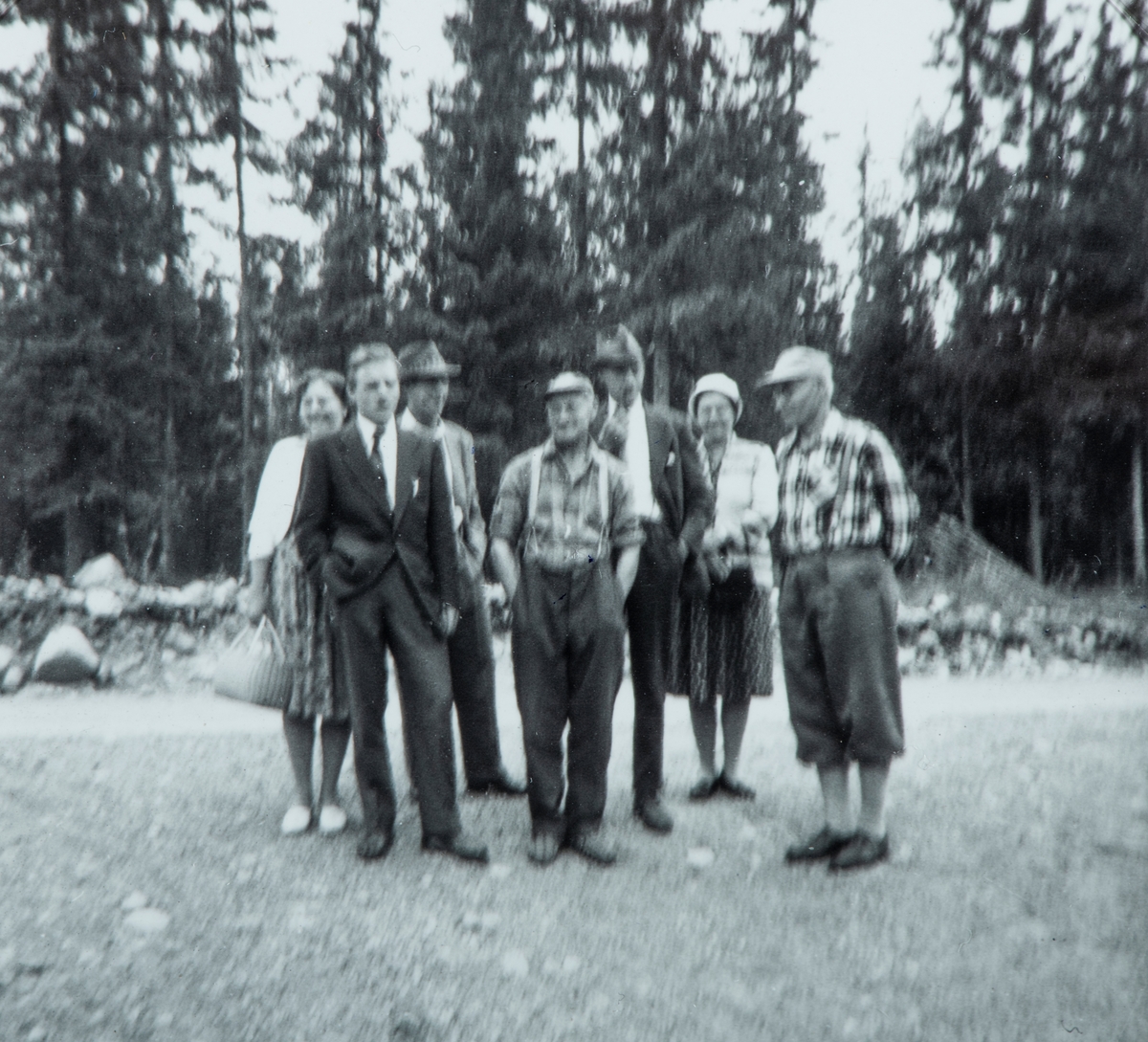 Gruppe 7 personer på Sylju ved Malungen, Stange. Bernt og Alf Bjølset ...