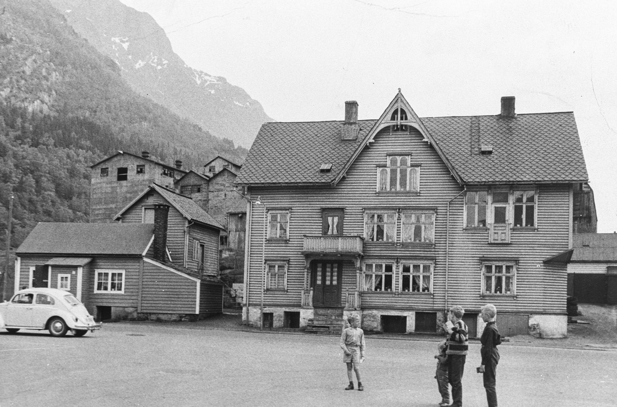 Bebyggelse i Odda sentrum på 1960-talet. - Kraftmuseet / DigitaltMuseum