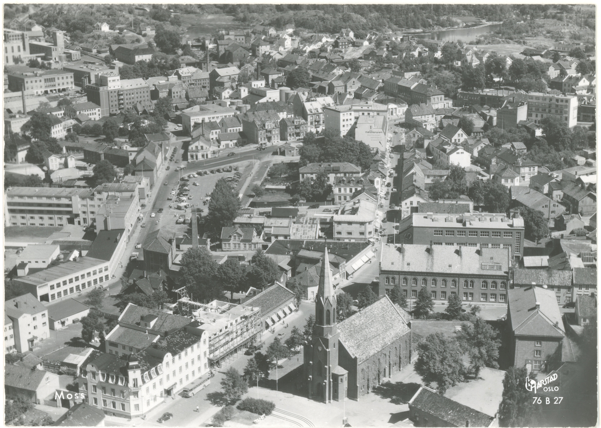 Flyfoto over sentrum - Mossebibliotekene / DigitaltMuseum