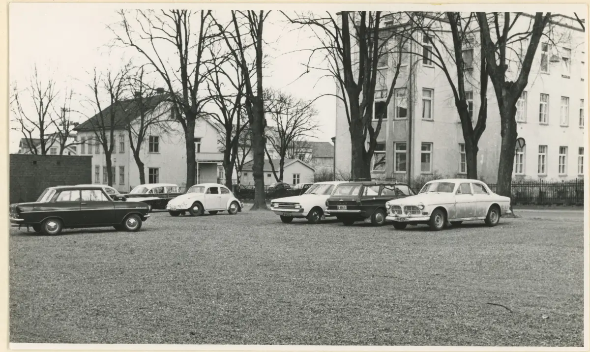 Moss Sykehus m/ parkeringsplass - Mossebibliotekene / DigitaltMuseum