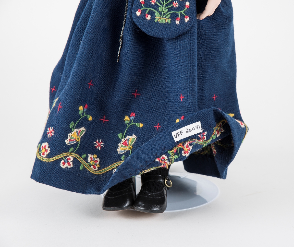 Dukke - Valdres Folkemuseum / DigitaltMuseum