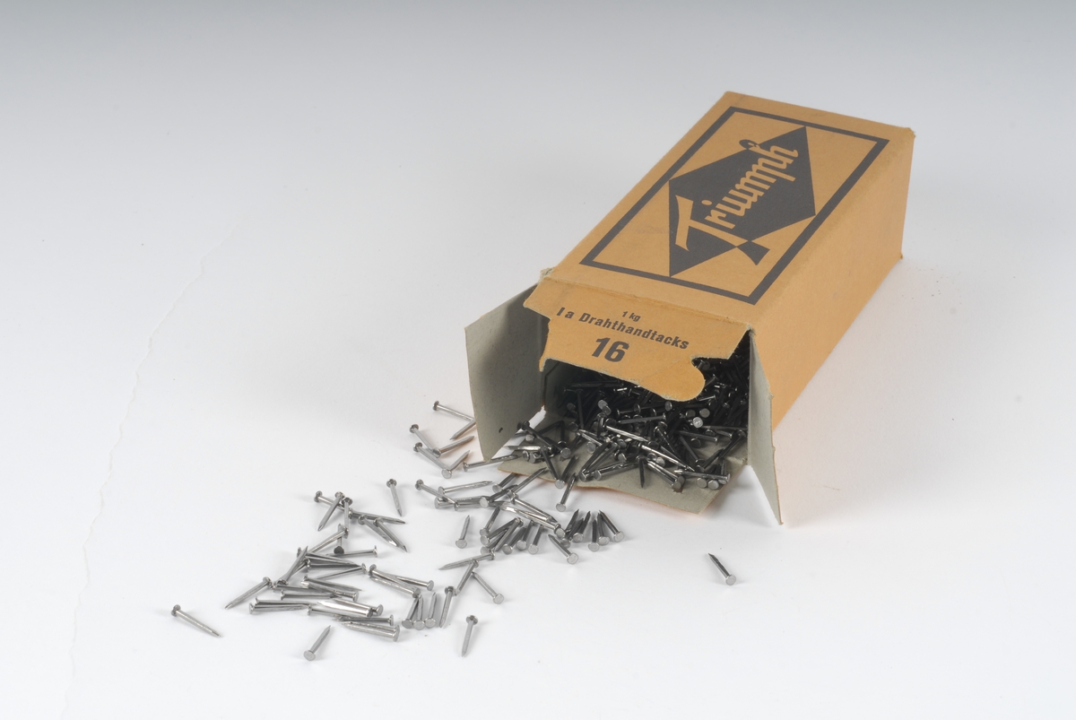 Spiker i eske - Museene i Akershus / DigitaltMuseum