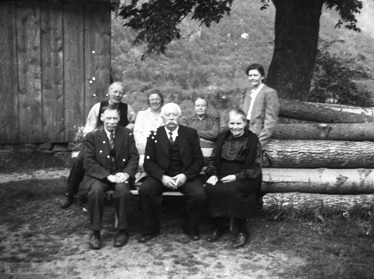 Marte Devik f.Lothe er søster til Anders Lothe..g.m Rasmus Devik f.1873 ...