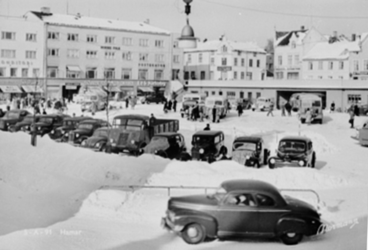 Postkort, Hamar, Østre Torg, Rutebilstasjon, parkering av busser og ...