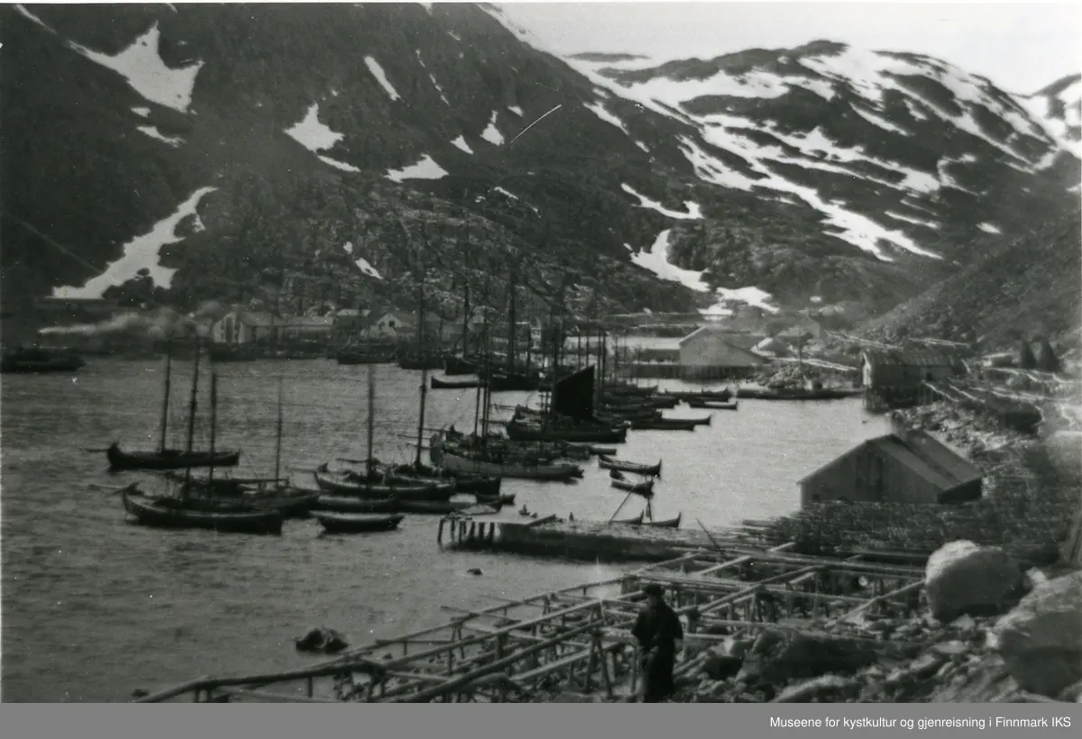 Panorama over et parti av Finnkongkeila i Gamvik Kommune. 1930/35 ...