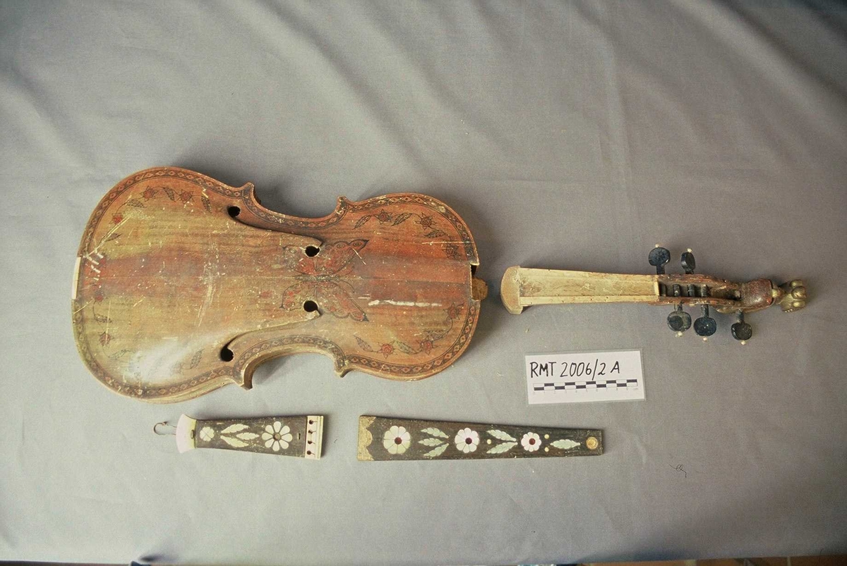 Hardingfele - Ringve Musikkmuseum / DigitaltMuseum