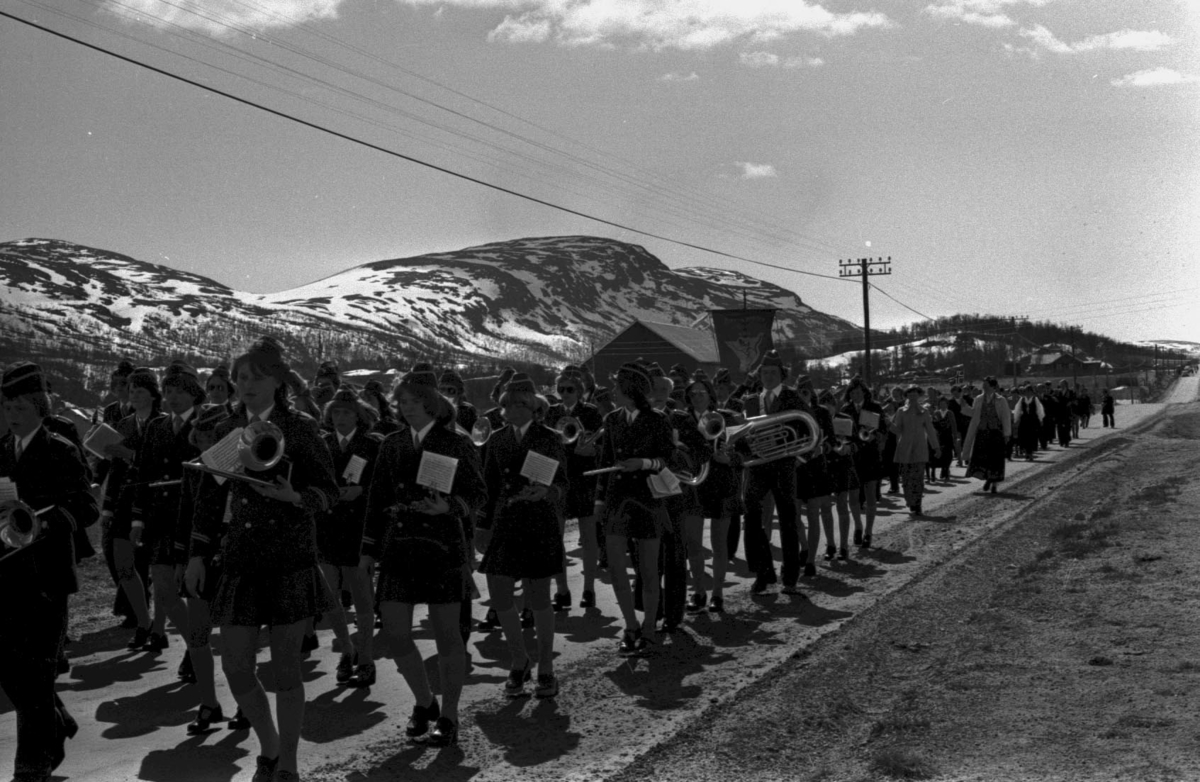 Tolga, Øversjødalen, 17. mai, Korps, Norsk flagg, Instrumenter - Anno ...