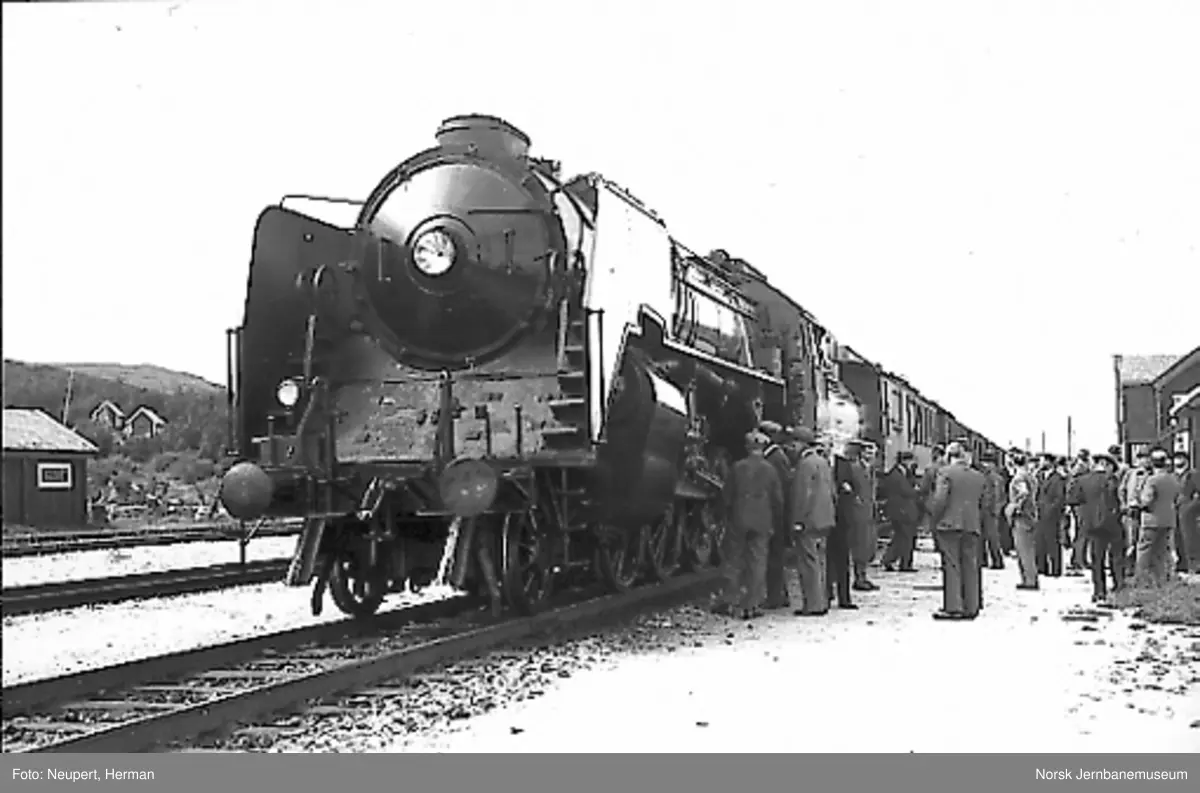 Fremvisning av damplokomotiv type 49a nr. 463 "Dovregubben" - Norsk ...