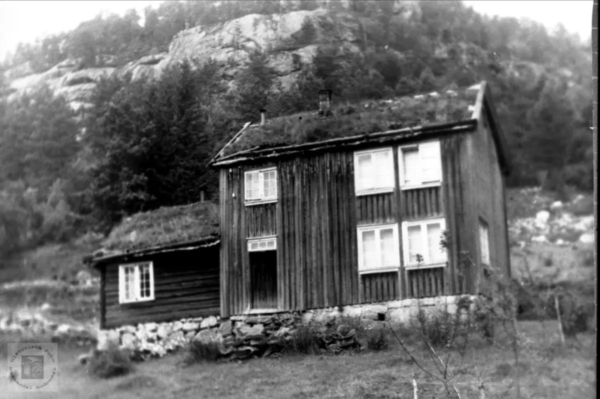 Gamlehusa "Der vest" Øvre Homme, Bjelland. - Historiske Foto- Marnardal ...