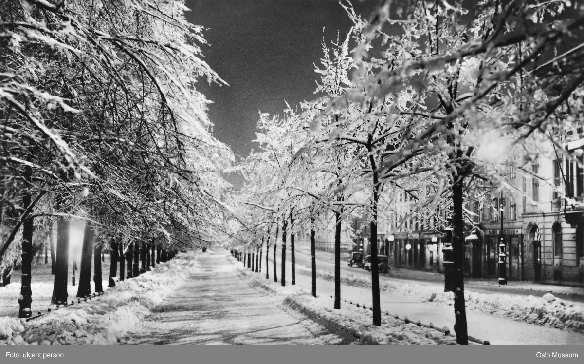 Oslo ved natt. Karl Johansgate. - Oslo Museum / DigitaltMuseum