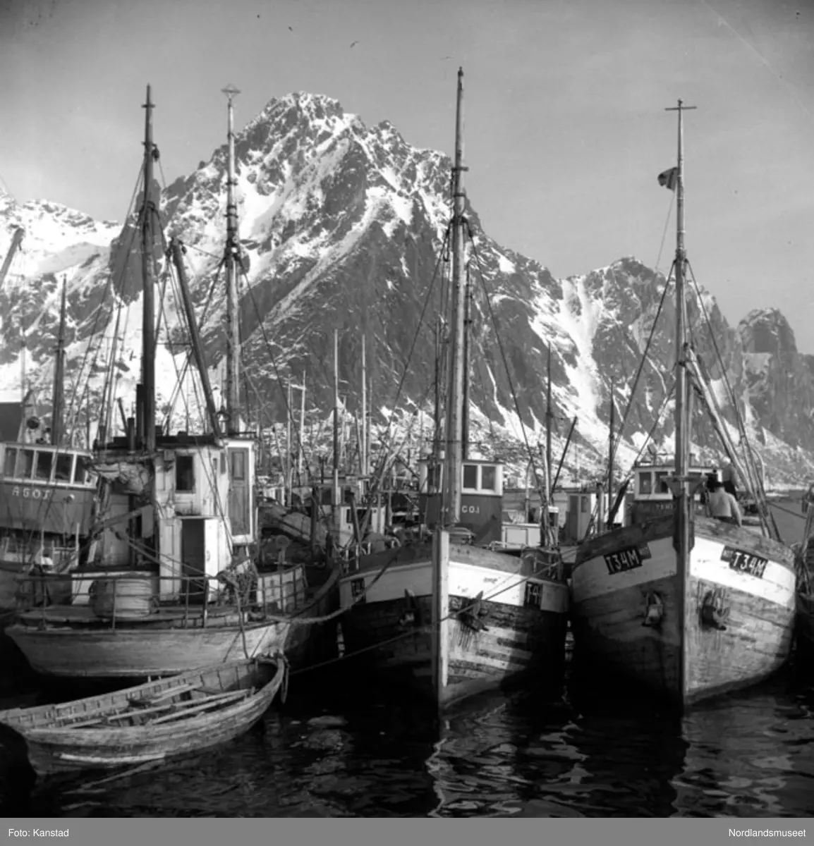 Svolvær havn; farkoster T 4 I (Ibestad) "Viggo 1", T 34 M (Malangen ...