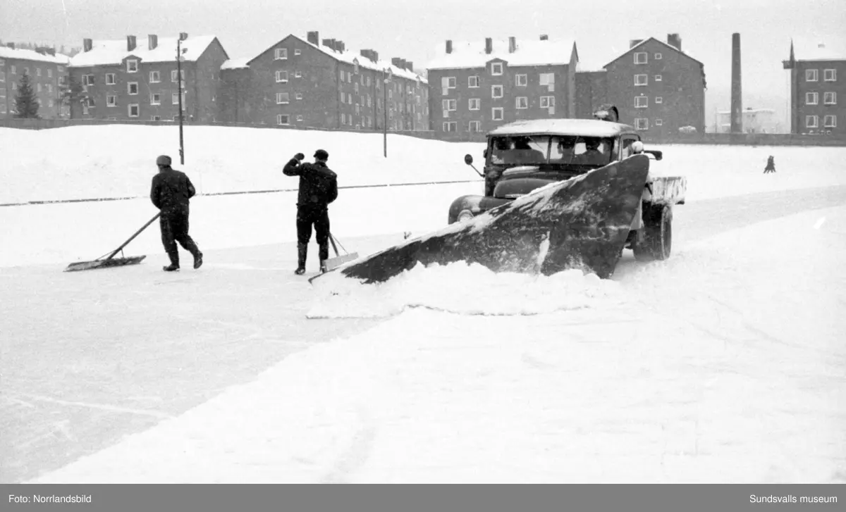 Bandy på Midälvaplan i Nacksta, Kuben-HAIK 3-3. - Sundsvalls museum ...