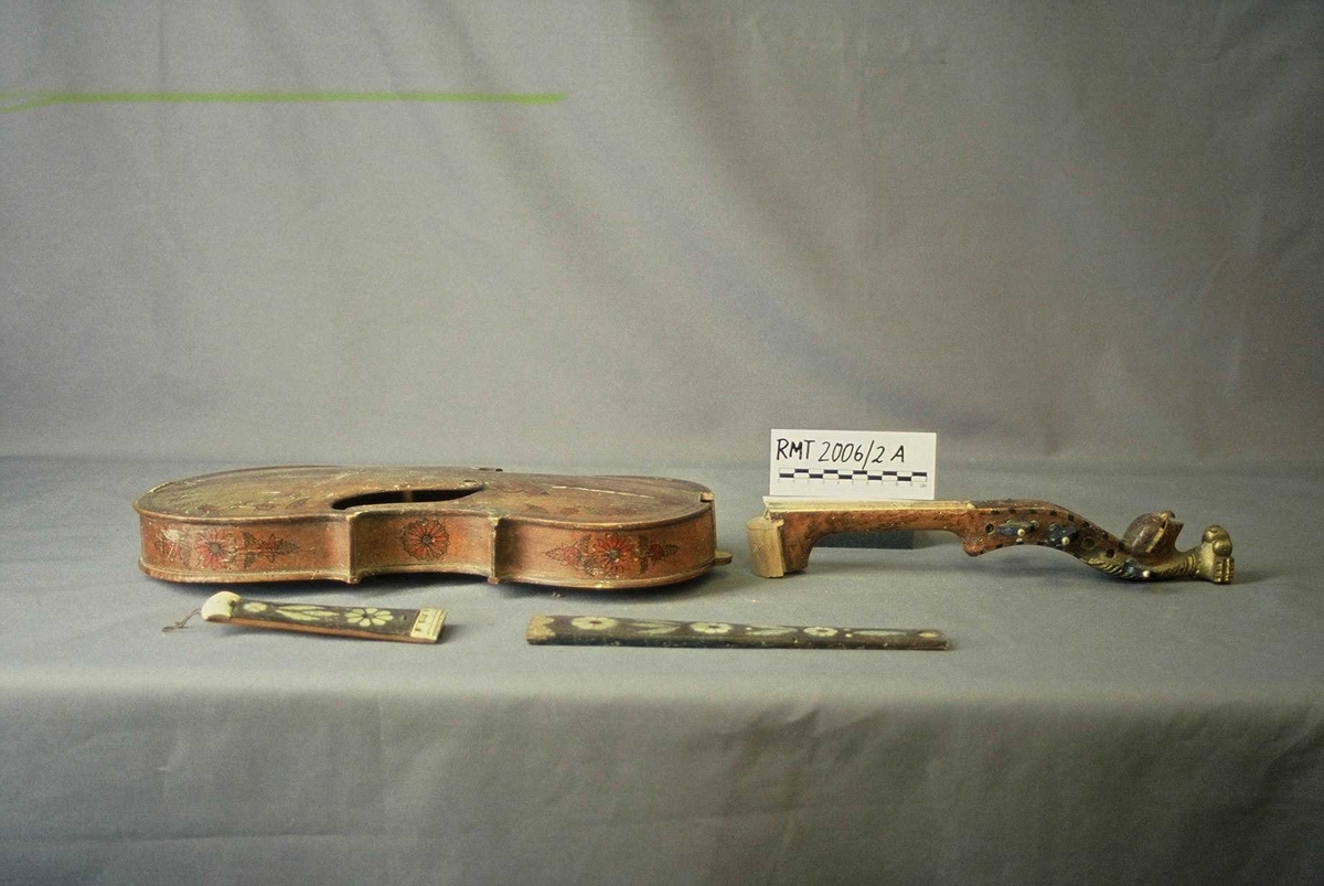 Hardingfele - Ringve Musikkmuseum / DigitaltMuseum